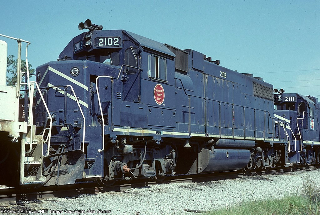 MP GP38-2 2102